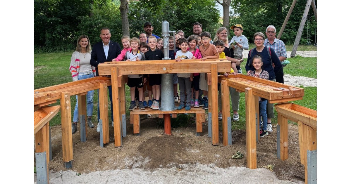 Ein Wasserspielgerät schmückt nun den Spielplatz in Oberselters | Stadt ...